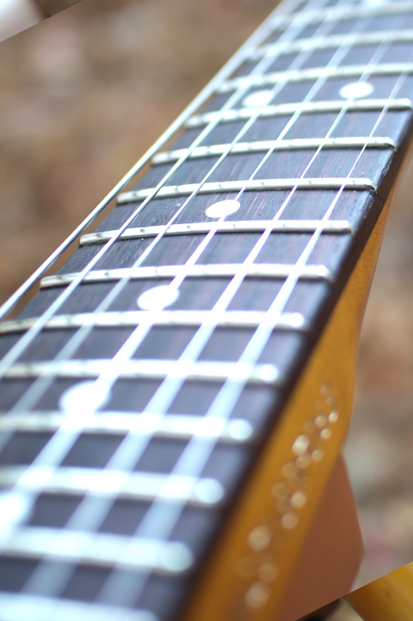 Tokyo Glow Minnow – Lewis Guitars
