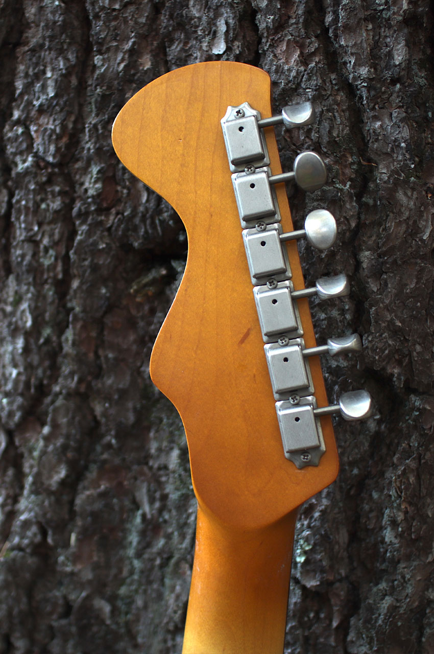 Tokyo Glow Minnow – Lewis Guitars